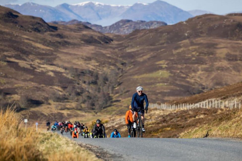 Etape Loch Ness in pictures - BBC News