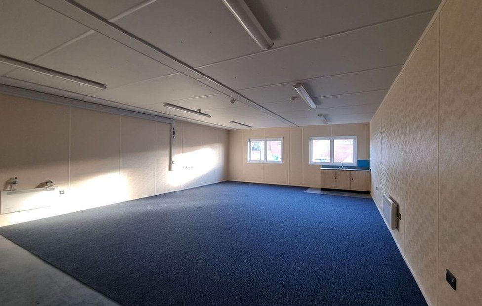 Leicester: Temporary school to open after Raac concrete closure - BBC News