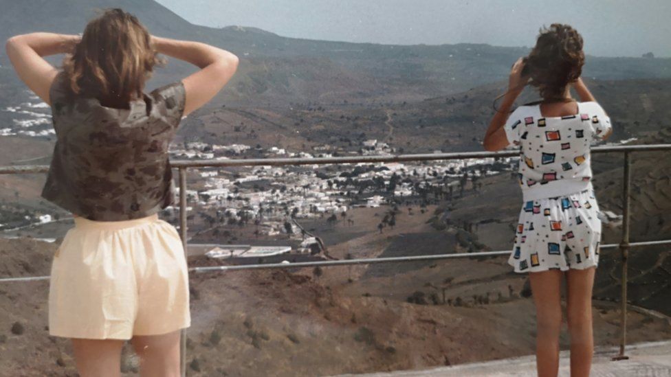 Yr ifanc a ŵyr? Elinor Jones a Heledd Cynwal - BBC Cymru Fyw