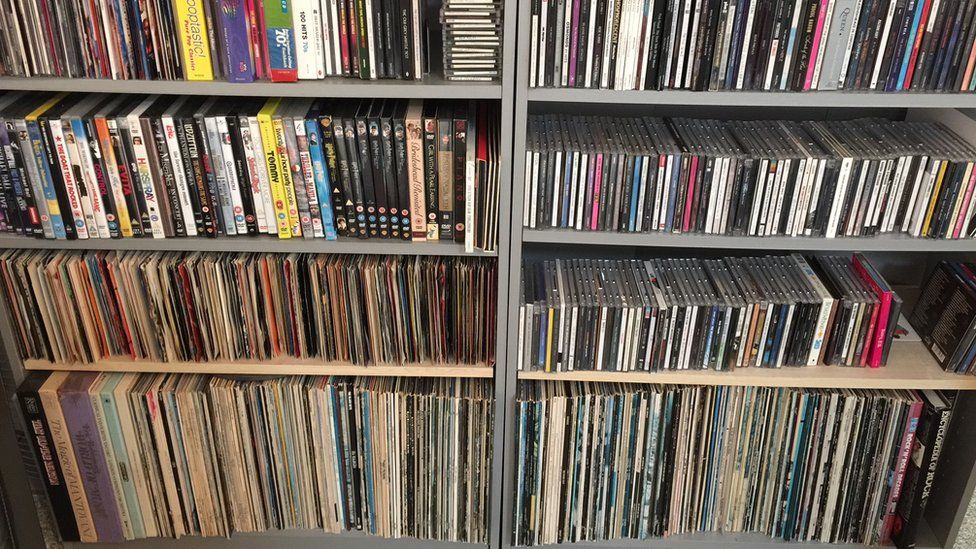 Vinyl remixed: Why the LP is spinning again - BBC News