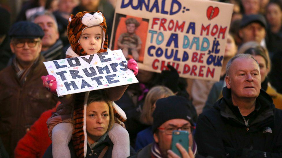 Fresh Scottish protest held against Donald Trump - BBC News