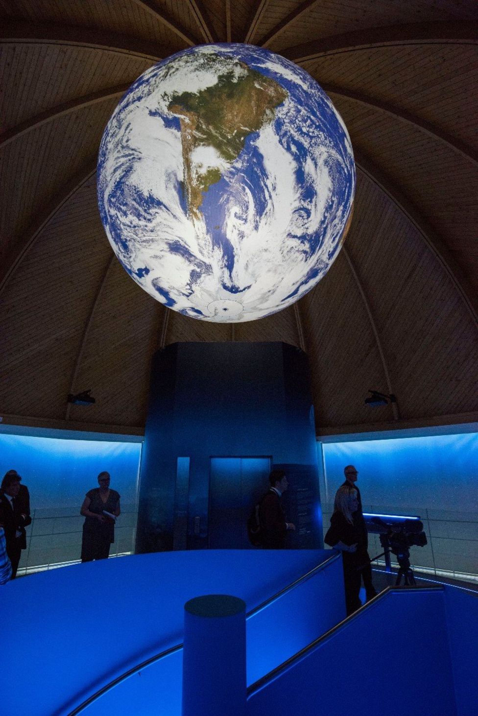 New panoramic perspective on Dundee's history revealed - BBC News