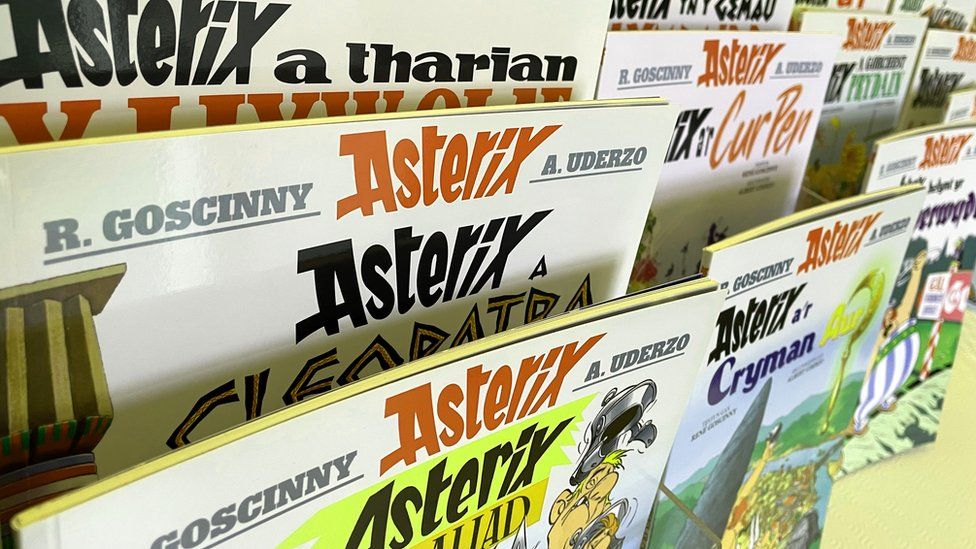 Llyfrau Asterix, 'yr hen fyd' a'r Gymraeg - BBC Cymru Fyw