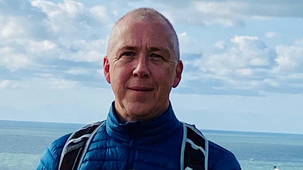 Cân i Gymru 2022: Pwy sydd yn cystadlu eleni - BBC Cymru Fyw