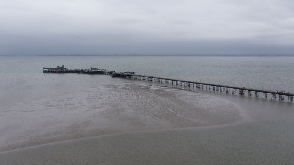 Southend: World's longest pier sees record visitor numbers - BBC News