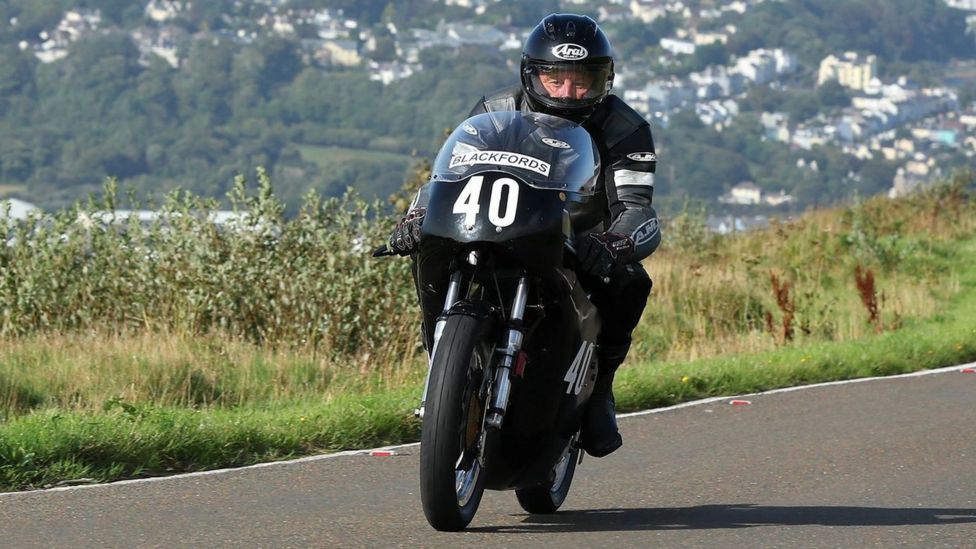 Inquests into Manx Grand Prix competitors' deaths opened - BBC News