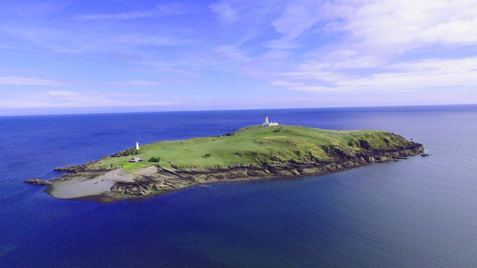 Little Ross lighthouse island up for sale - BBC News