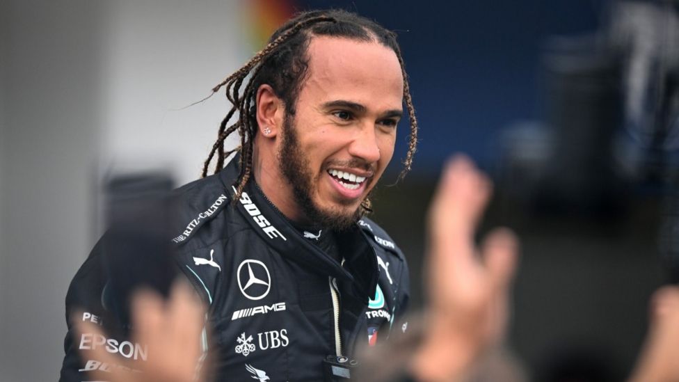 Coronavirus: Facebook, Twitter and YouTube 'fail to tackle anti-vaccination posts' - BBC News