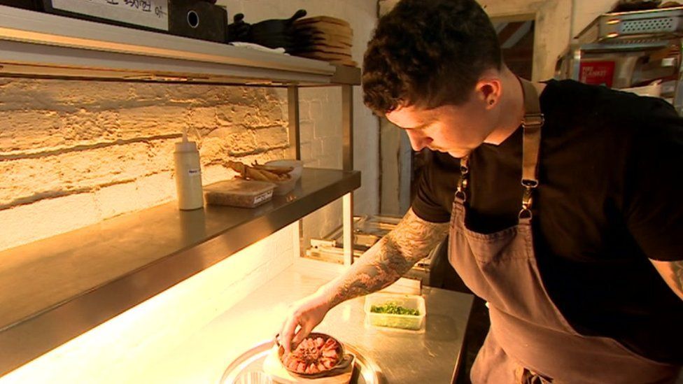 MasterChef winner Stu Deeley opens his restaurant - BBC News