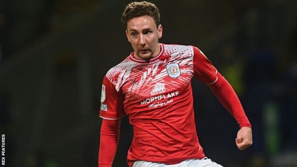 Wrexham sign defender Callum McFadzean from Crewe Alexandra - BBC Sport