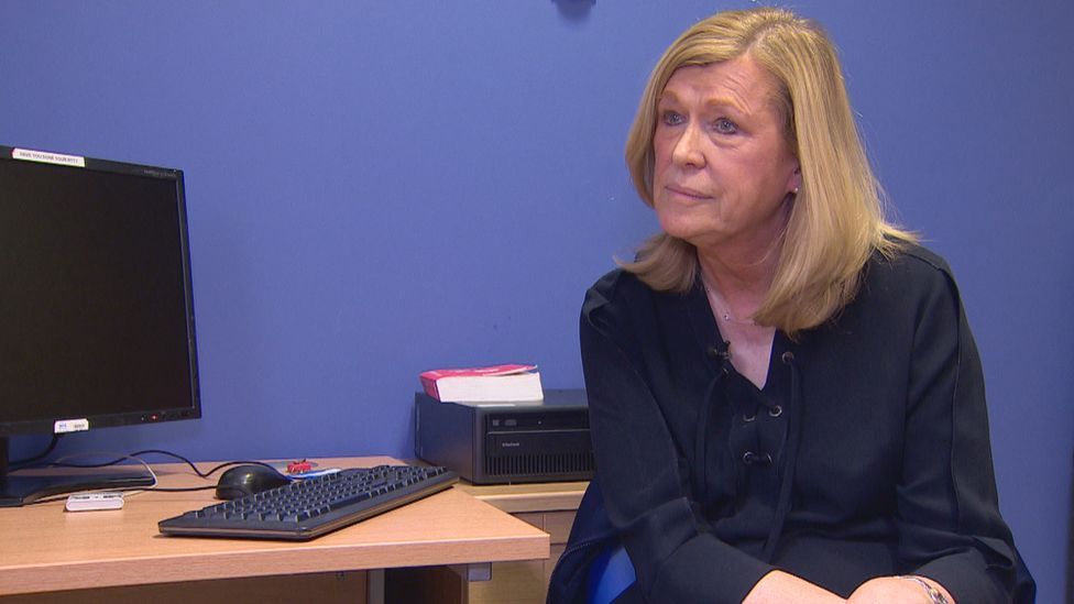 The friends who want to help other young cancer patients - BBC News