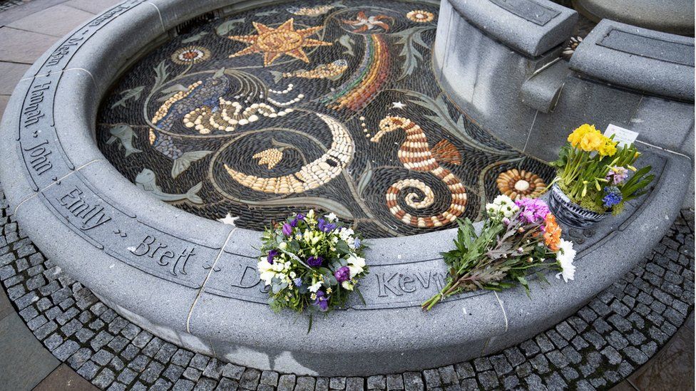 'Private remembrance' for Dunblane 25th anniversary - BBC News
