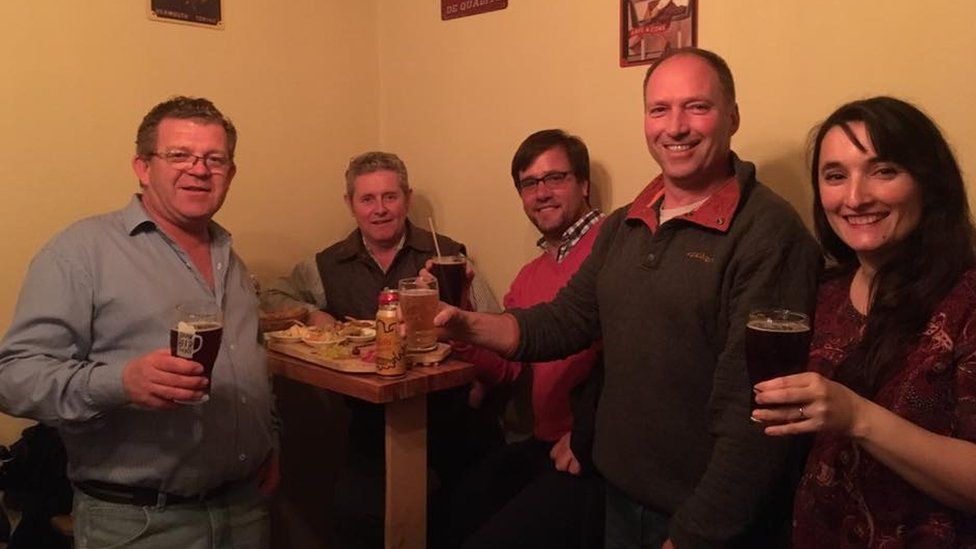 Iechyd da o'r Mochyn Du! - BBC Cymru Fyw