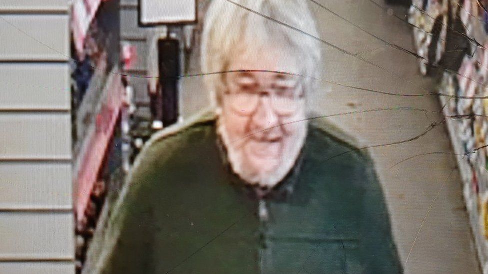 Police divers join search in for missing James Paton - BBC News