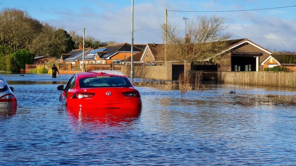 Storm Christoph: Weaverham flood-hit residents angry - BBC News