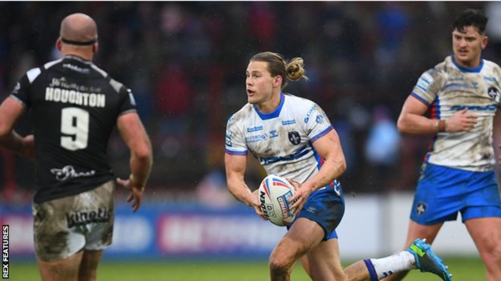 Jacob Miller: Half-back moves from Wakefield to Castleford - BBC Sport