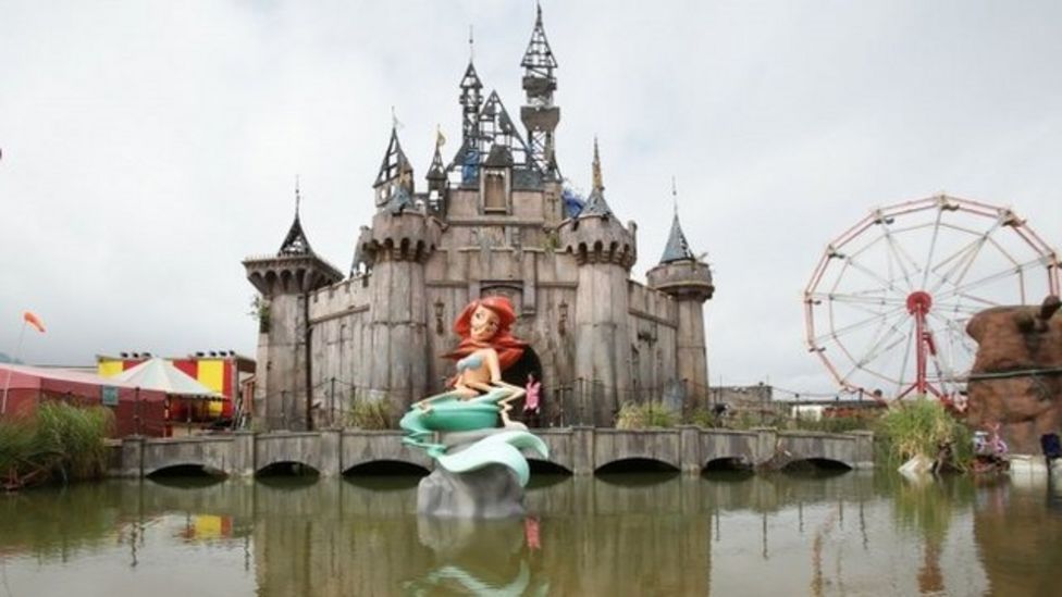 Banksy donates Dismaland exhibit to Weston-super-Mare - BBC News