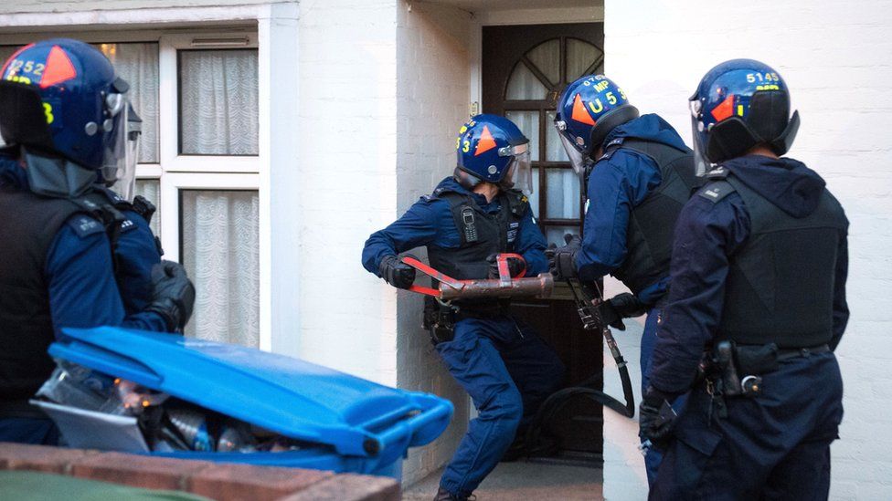 No-deal Brexit 'could make policing harder' - BBC News