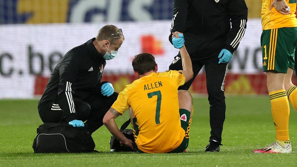 Joe Allen i fethu gemau Mecsico a'r Weriniaeth Siec - BBC Cymru Fyw