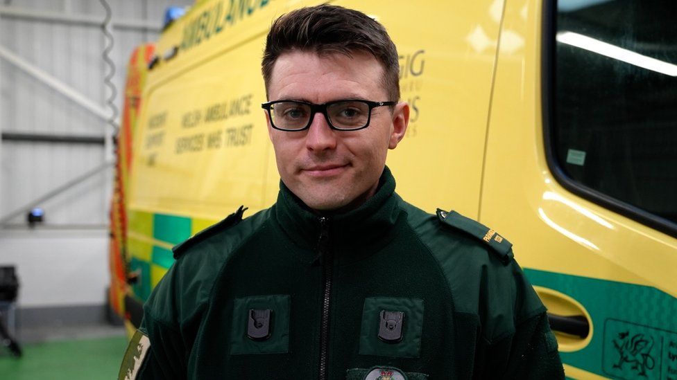 Balchder er y perygl i barafeddygon ar safle ffrwydrad Treforys - BBC ...