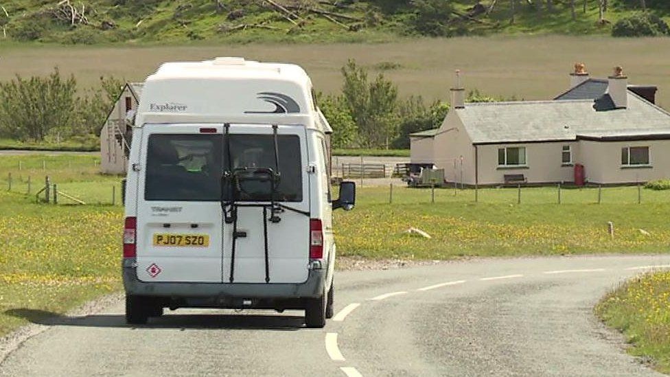 Ceist mu bhanaichean-campachaidh an Earra-Ghàidheal - Naidheachdan a' BhBC