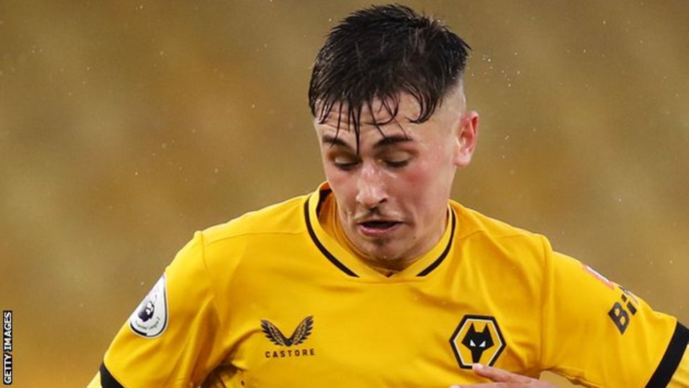 Luke Cundle: Wolves midfielder joins Swansea City on loan - BBC Sport