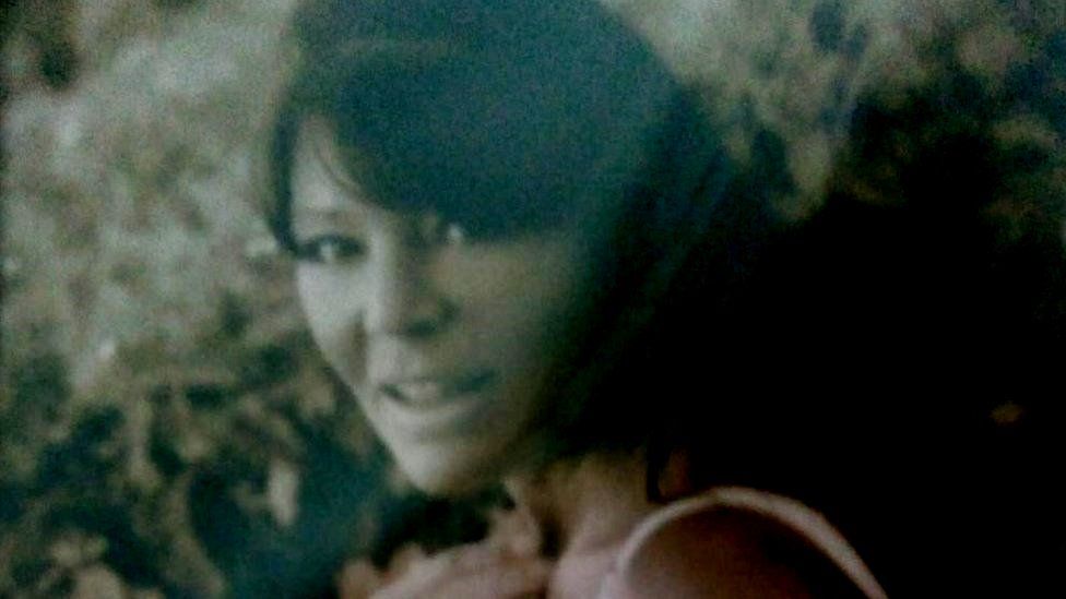 Dawn Walker death: Husband admits wife's manslaughter - BBC News