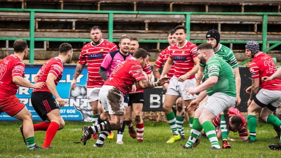 Covid: Caerphilly rugby fans dodge rules to watch match - BBC News