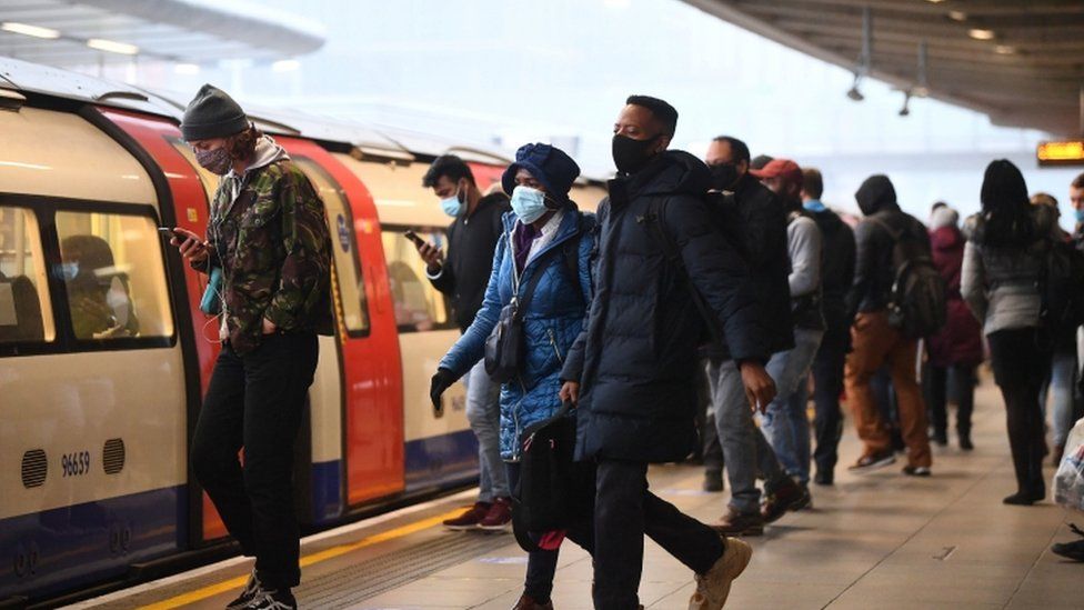 Using big data to avoid Tube crowding - BBC News