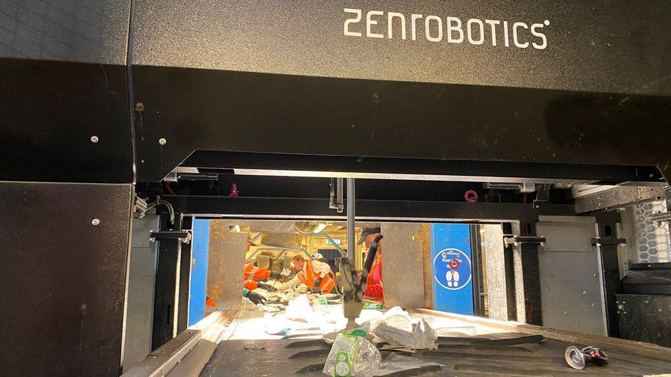 Robot with 'brain' near Cheltenham sorting plastic waste - BBC News