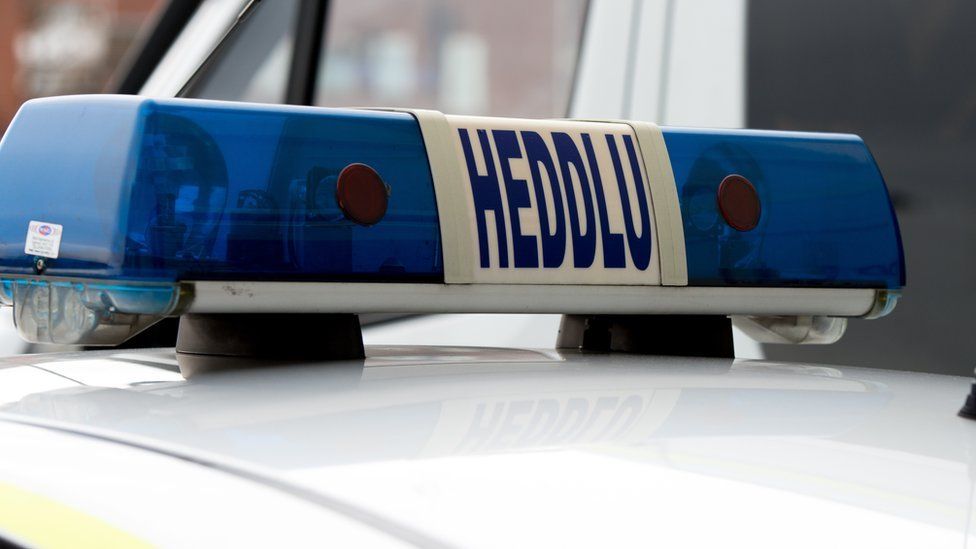 Cadarnhau gwrthdrawiad angheuol ar yr A55 - BBC Cymru Fyw