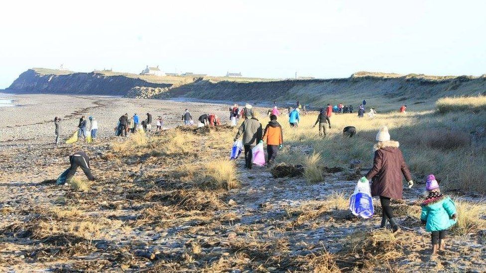 Isle of Man beach clean rubbish record 'smashed' - BBC News