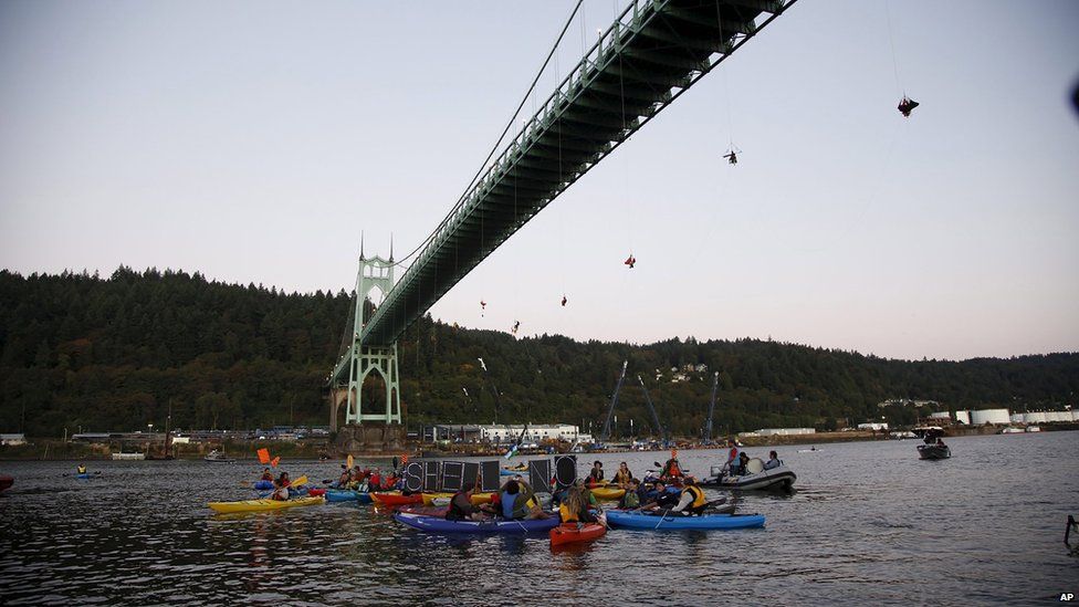 US Coast Guard ends Shell icebreaker bridge protest - BBC News