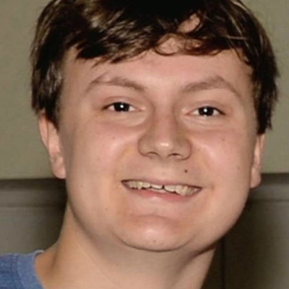 Louis Harris 'ejected from club' before sea death - BBC News