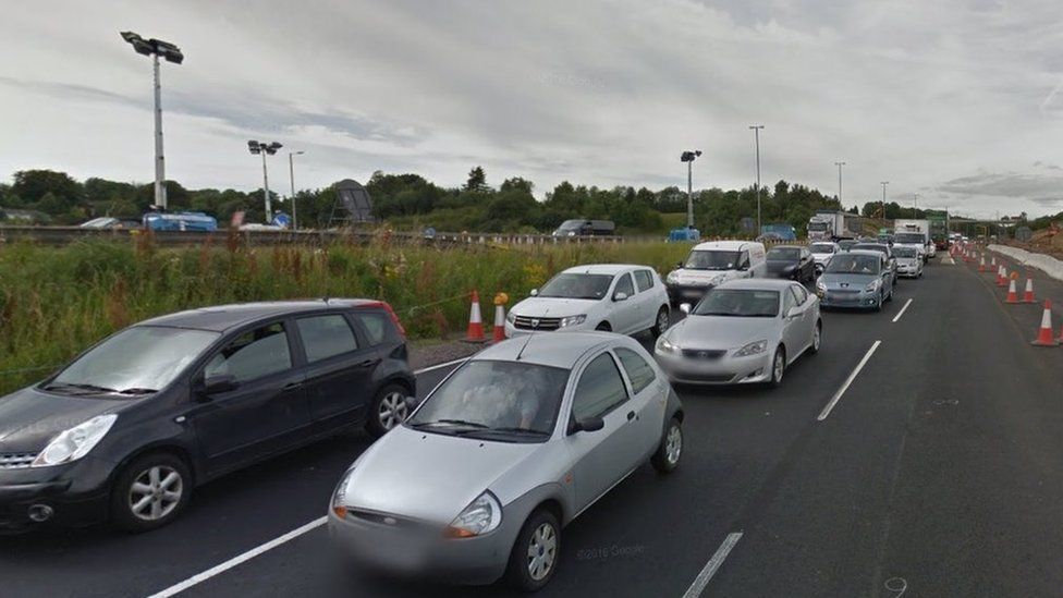 Temporary lights cause major delays at M74 junction - BBC News
