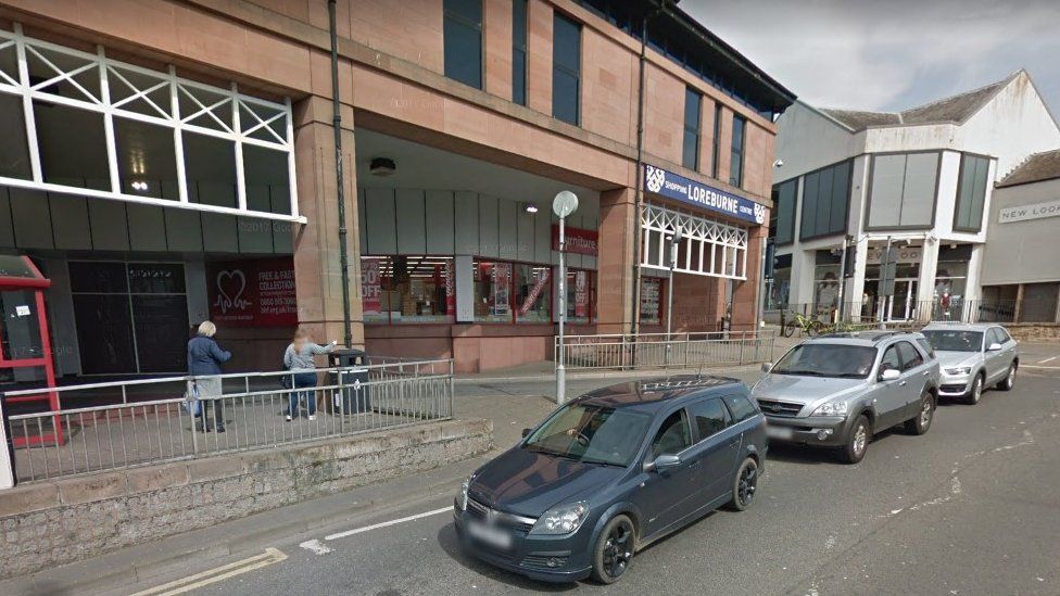 Police say two women have been knocked down in Dumfries - BBC News