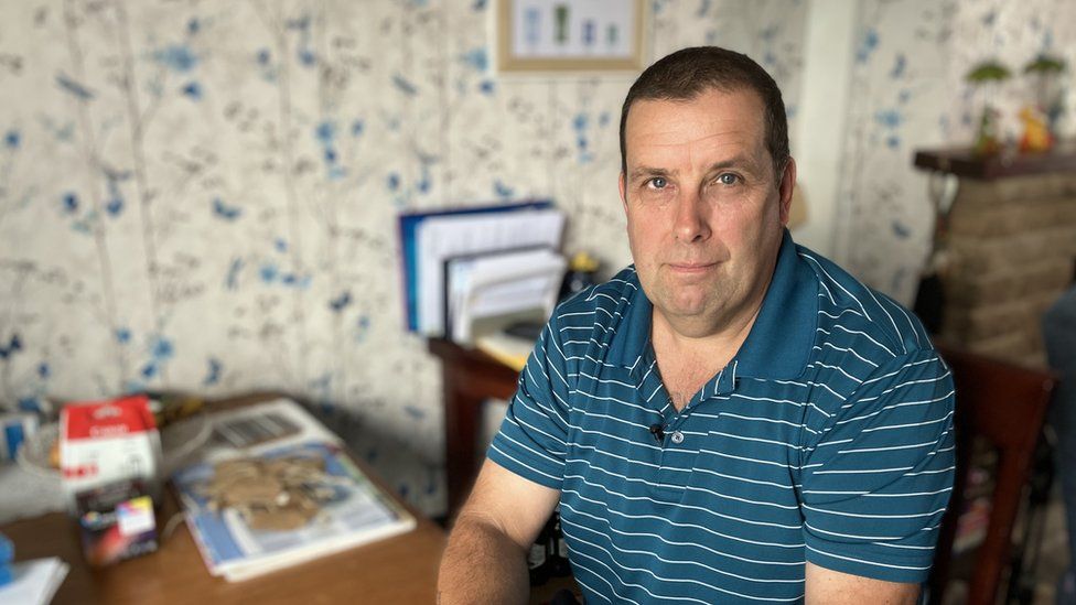 Titanic sub: Matlock man feared safety of 2001 trip - BBC News