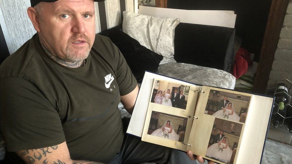 A12 lorry crash: Widower says trucker's jail appeal is 'painful' - BBC News