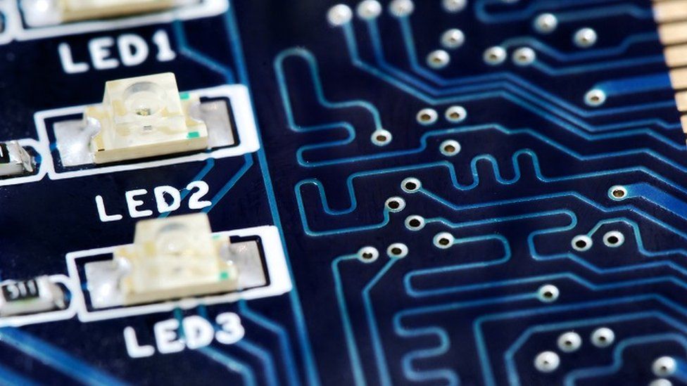 Silver solar panels: Scientists find new way to extract the precious ...