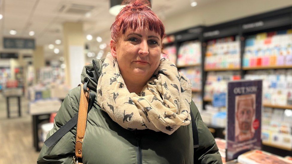 Prince Harry's book: Royal visit city reacts to autobiography - BBC News