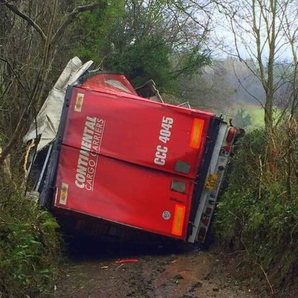 Sign appeal after lorry stuck in Monmouthshire lane - BBC News