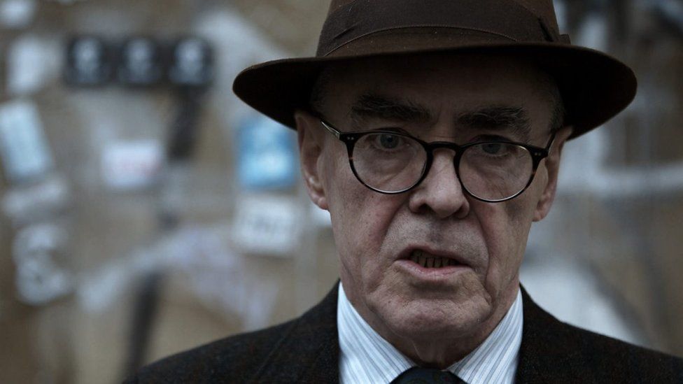 Tributes paid to Belfast poet Ciaran Carson who died aged 70 - BBC News