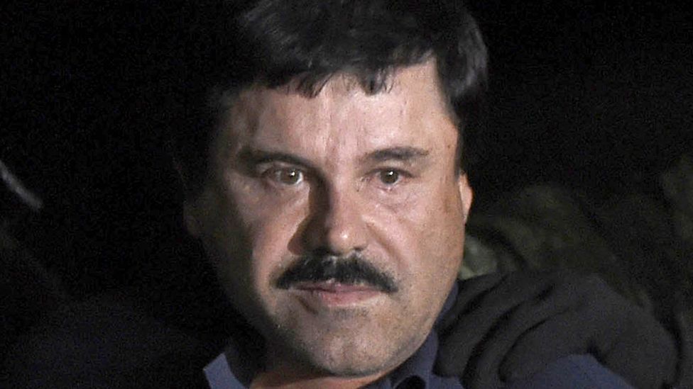 El Chapo: Drug lord Joaquin Guzman extradited from Mexico to US - BBC News