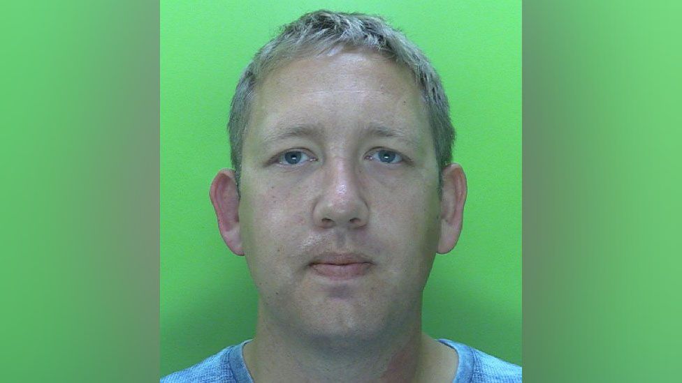 Derbyshire PCSO jailed for sexual offences against children - BBC News