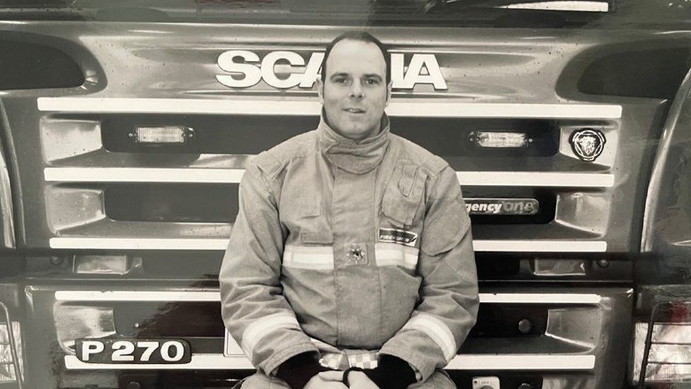 Norfolk firefighter dies at King's Lynn fire station - BBC News