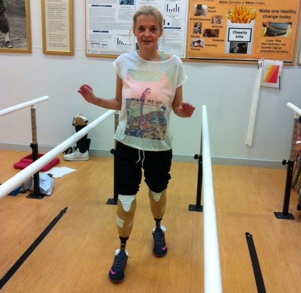 'Last goodbye' mum celebrates Christmas with family - BBC News