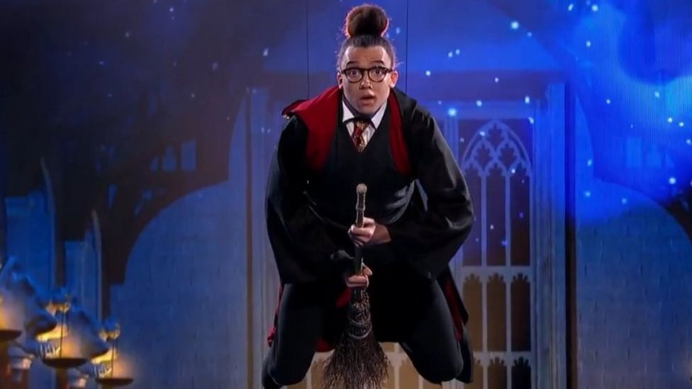 Dancing on Ice: Perri Kiely gets first 10 - as Harry Potter! - BBC ...