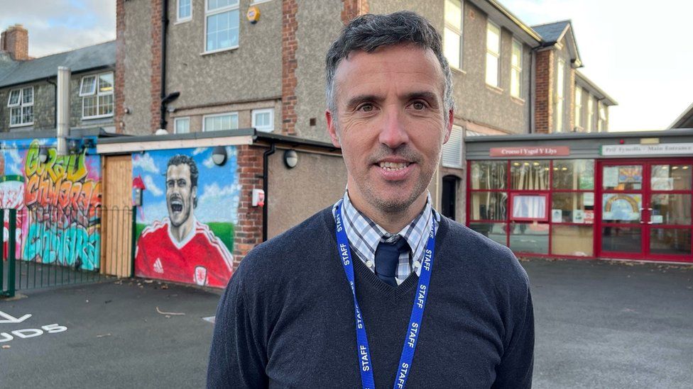 Mynediad i Eisteddfod yr Urdd Sir Ddinbych am ddim - BBC Cymru Fyw