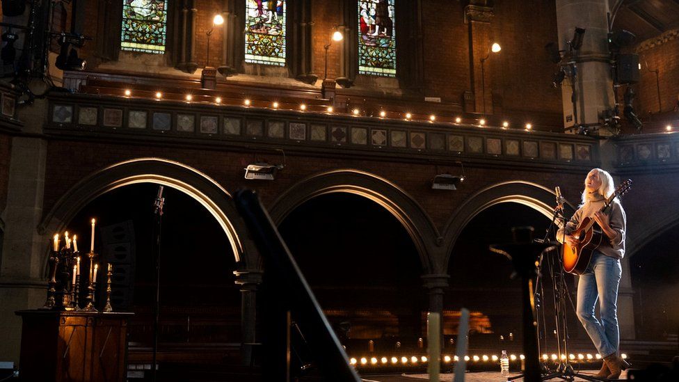 Union Chapel facing 'tough future' as Covid hits shows - BBC News