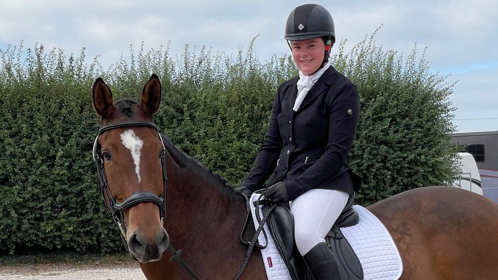 Derby horse rider diagnosed with rare cancer after fall - BBC News